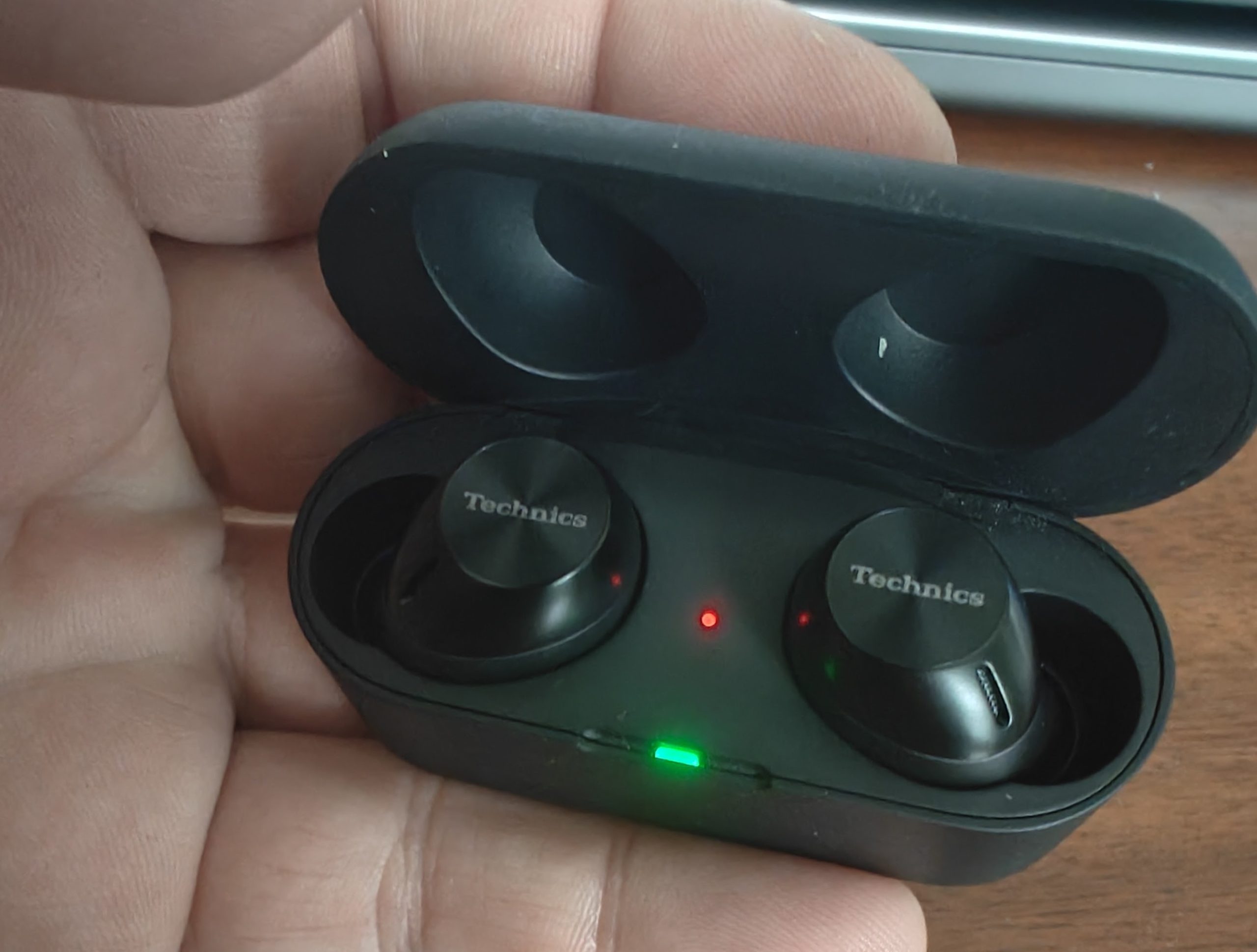 Technics EAH-AZ40M2 Earbuds: Immersive Sound on a Budget - Knapsack